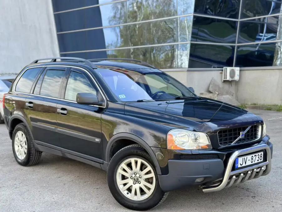 Black Volvo XC90 2004 in Riga, with an engine capacity of 2.40 L and mileage of 373 thousand km for 2990 €, photo 1 on AUTOMOTO.COM.LV