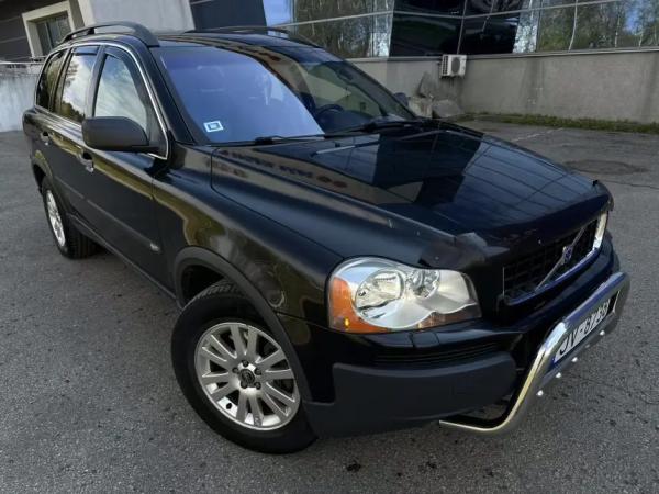 Black Volvo XC90 2004 in Riga, with an engine capacity of 2.40 L and mileage of 373 thousand km for 2990 €, photo 2 on AUTOMOTO.COM.LV