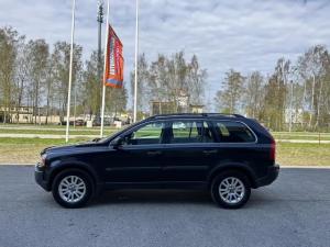 Black Volvo XC90 2004 in Riga, with an engine capacity of 2.40 L and mileage of 373 thousand km for 2990 €, photo 4 on AUTOMOTO.COM.LV