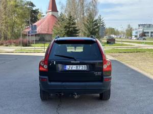 Black Volvo XC90 2004 in Riga, with an engine capacity of 2.40 L and mileage of 373 thousand km for 2990 €, photo 5 on AUTOMOTO.COM.LV