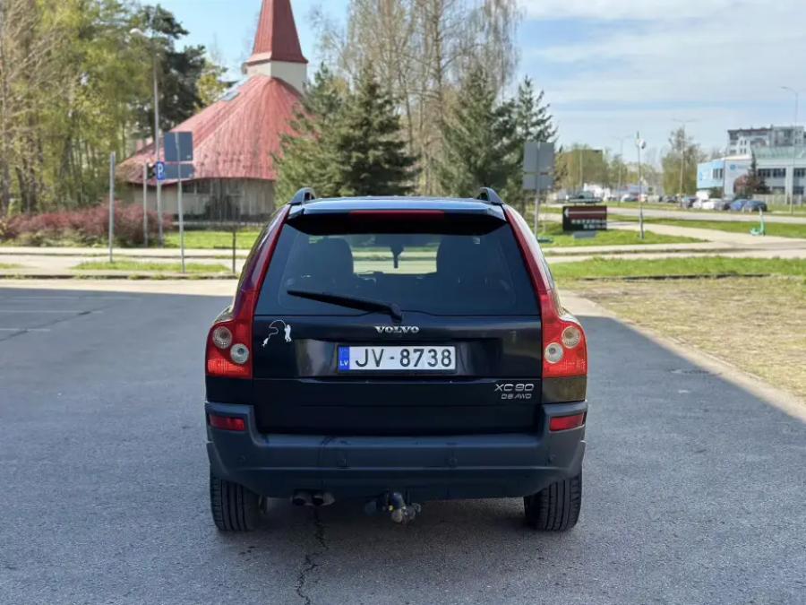Black Volvo XC90 2004 in Riga, with an engine capacity of 2.40 L and mileage of 373 thousand km for 2990 €, photo 5 on AUTOMOTO.COM.LV