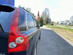 Black Volvo XC90 2004 in Riga, with an engine capacity of 2.40 L and mileage of 373 thousand km for 2990 €, photo 9 on AUTOMOTO.COM.LV