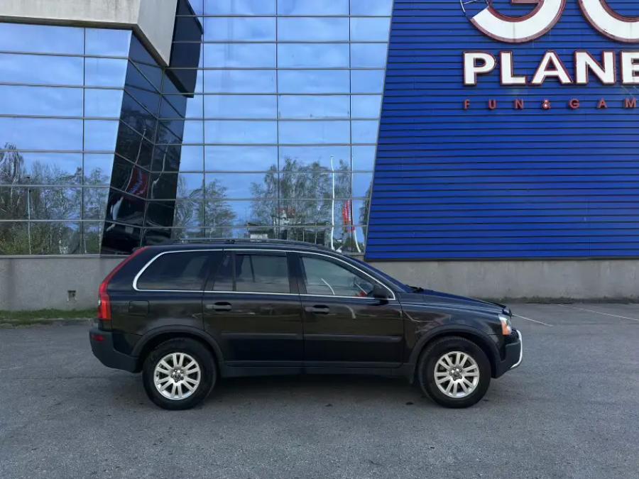 Black Volvo XC90 2004 in Riga, with an engine capacity of 2.40 L and mileage of 373 thousand km for 2990 €, photo 13 on AUTOMOTO.COM.LV