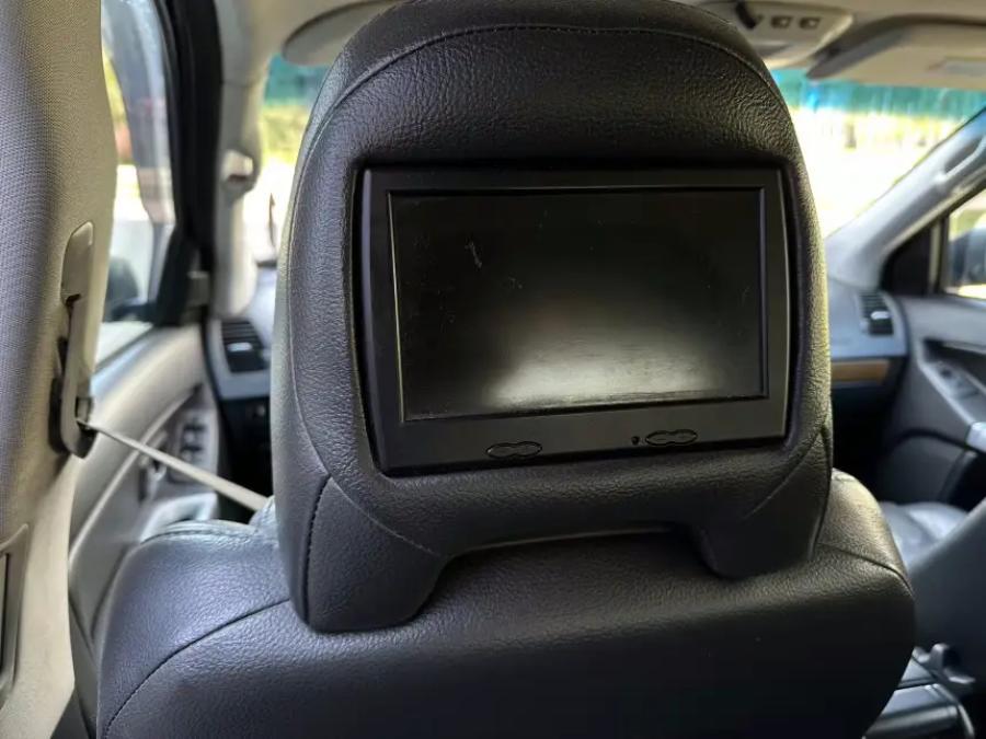Black Volvo XC90 2004 in Riga, with an engine capacity of 2.40 L and mileage of 373 thousand km for 2990 €, photo 20 on AUTOMOTO.COM.LV