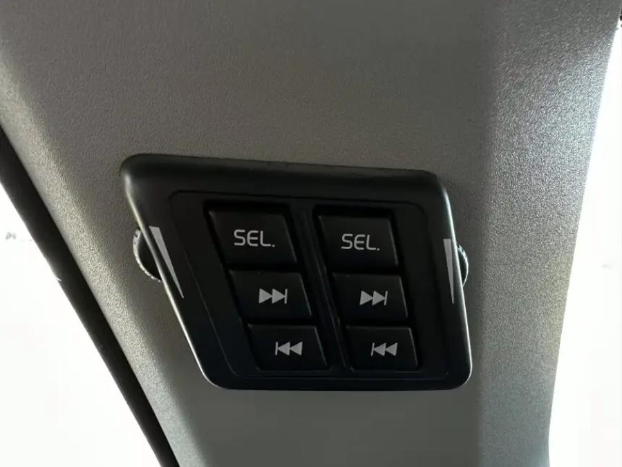 Black Volvo XC90 2004 in Riga, with an engine capacity of 2.40 L and mileage of 373 thousand km for 2990 €, photo 26 on AUTOMOTO.COM.LV