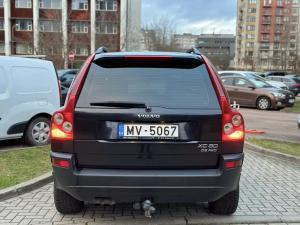Black Volvo XC90 2004 in Riga, with an engine capacity of 2.40 L and mileage of 406 thousand km for 3690 €, photo 4 on AUTOMOTO.COM.LV