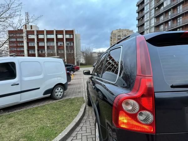 Melns Volvo XC90 2004 Rīga, ar dzinēja tilpumu 2.40 L un nobraukumu 406 tūkst. km par 3690 €, foto 5 vietnē AUTOMOTO.COM.LV