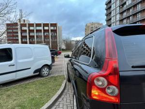 Black Volvo XC90 2004 in Riga, with an engine capacity of 2.40 L and mileage of 406 thousand km for 3690 €, photo 6 on AUTOMOTO.COM.LV