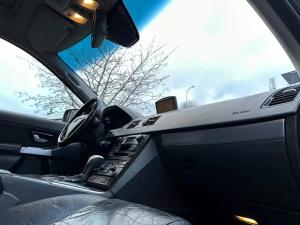 Black Volvo XC90 2004 in Riga, with an engine capacity of 2.40 L and mileage of 406 thousand km for 3690 €, photo 9 on AUTOMOTO.COM.LV