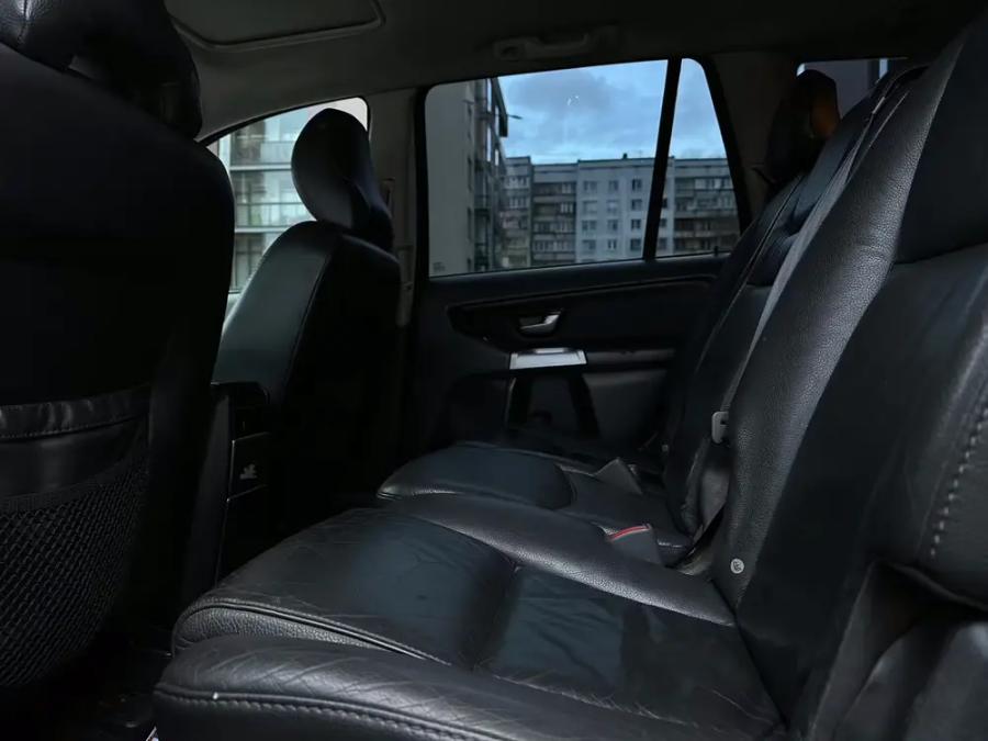 Black Volvo XC90 2004 in Riga, with an engine capacity of 2.40 L and mileage of 406 thousand km for 3690 €, photo 12 on AUTOMOTO.COM.LV