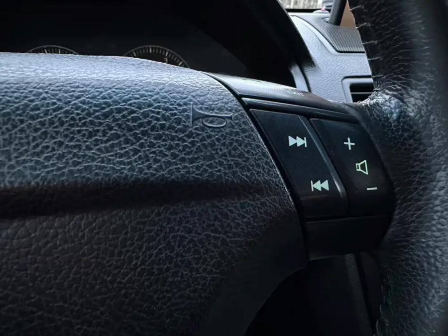 Black Volvo XC90 2004 in Riga, with an engine capacity of 2.40 L and mileage of 406 thousand km for 3690 €, photo 20 on AUTOMOTO.COM.LV