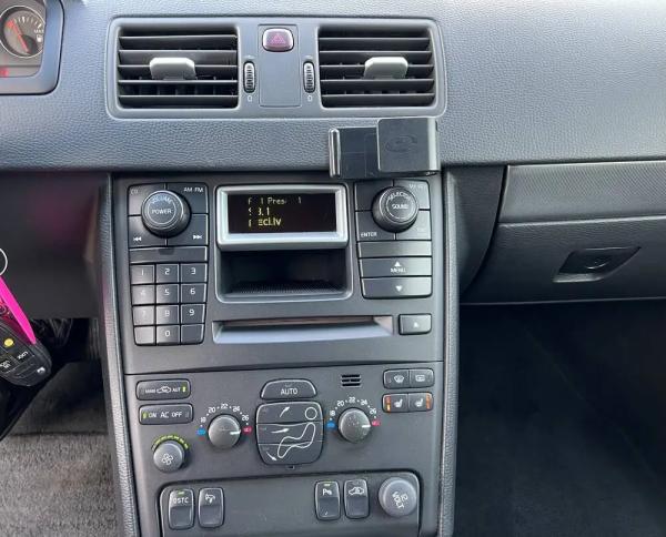 Melns Volvo XC90 2004 Rīga, ar dzinēja tilpumu 2.40 L un nobraukumu 384 tūkst. km par 5995 €, foto 7 vietnē AUTOMOTO.COM.LV