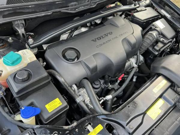 Melns Volvo XC90 2004 Rīga, ar dzinēja tilpumu 2.40 L un nobraukumu 384 tūkst. km par 5995 €, foto 8 vietnē AUTOMOTO.COM.LV