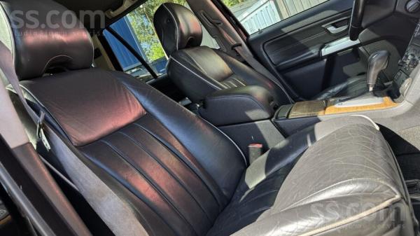 Black Volvo XC90 2004 in Riga, with an engine capacity of 2.40 L and mileage of 0 thousand km for 1990 €, photo 9 on AUTOMOTO.COM.LV