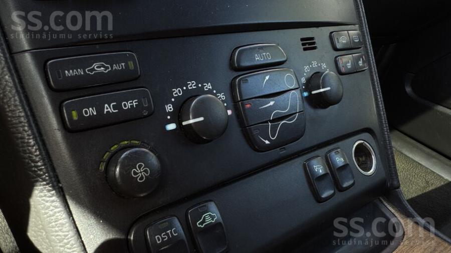 Melns Volvo XC90 2004 Rīga, ar dzinēja tilpumu 2.40 L un nobraukumu 0 tūkst. km par 1990 €, foto 16 vietnē AUTOMOTO.COM.LV