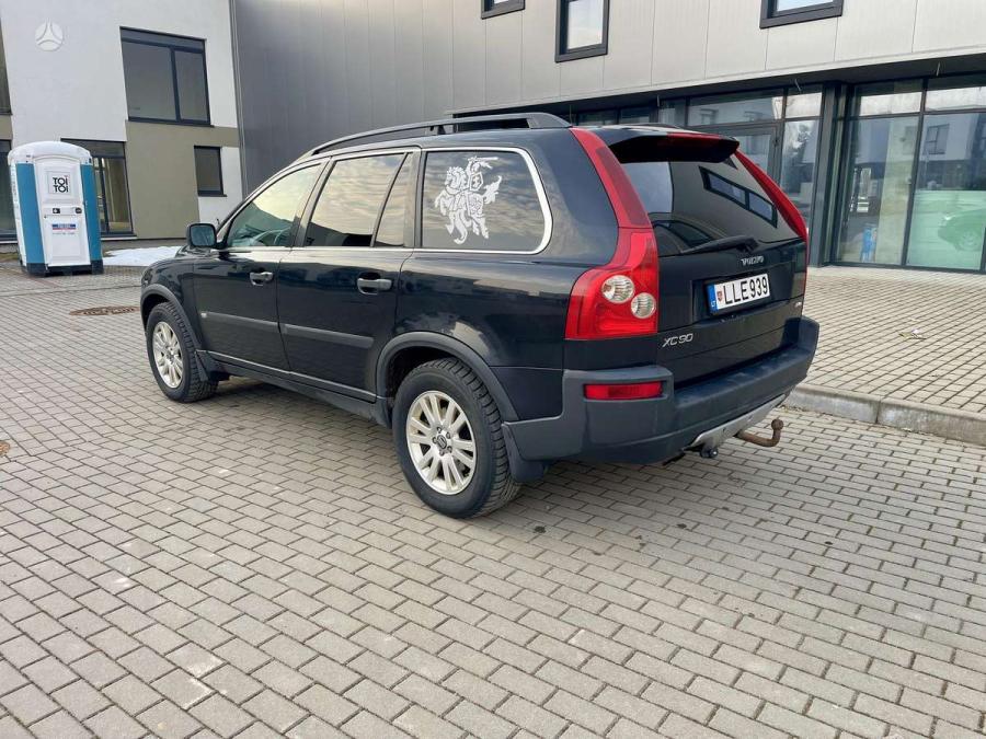 Black Volvo XC90 2004 in Vilnius, with an engine capacity of 2.40 L and mileage of 433 thousand km for 2900 €, photo 5 on AUTOMOTO.COM.LV