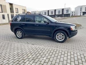 Black Volvo XC90 2004 in Vilnius, with an engine capacity of 2.40 L and mileage of 433 thousand km for 2900 €, photo 8 on AUTOMOTO.COM.LV