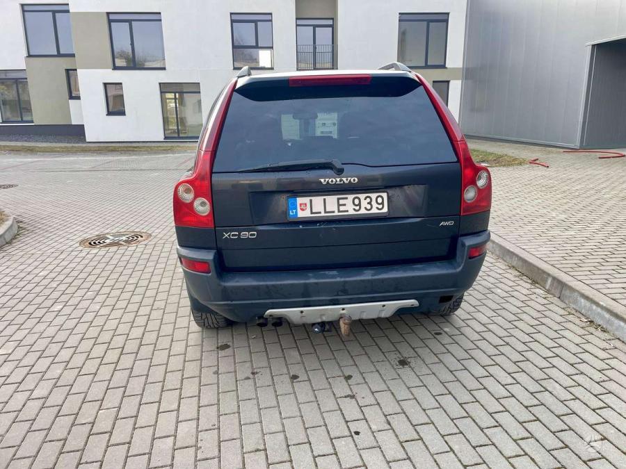 Black Volvo XC90 2004 in Vilnius, with an engine capacity of 2.40 L and mileage of 433 thousand km for 2900 €, photo 11 on AUTOMOTO.COM.LV