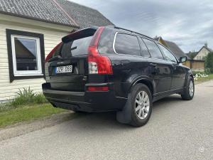 Black Volvo XC90 2004 in Rokiskis, with an engine capacity of 2.40 L and mileage of 327 thousand km for 2800 €, photo 3 on AUTOMOTO.COM.LV