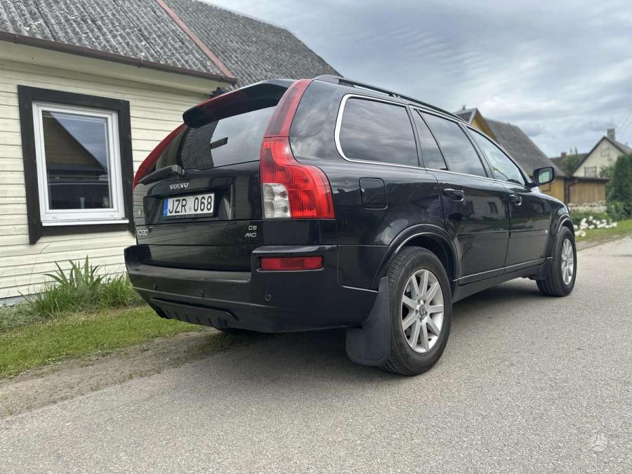 Black Volvo XC90 2004 in Rokiskis, with an engine capacity of 2.40 L and mileage of 327 thousand km for 2800 €, photo 3 on AUTOMOTO.COM.LV