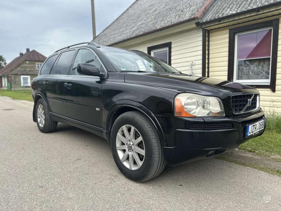 Black Volvo XC90 2004 in Rokiskis, with an engine capacity of 2.40 L and mileage of 327 thousand km for 2800 €, photo 5 on AUTOMOTO.COM.LV