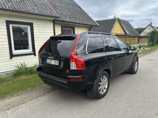 Black Volvo XC90 2004 in Rokiskis, with an engine capacity of 2.40 L and mileage of 327 thousand km for 2800 €, photo 5 on AUTOMOTO.COM.LV