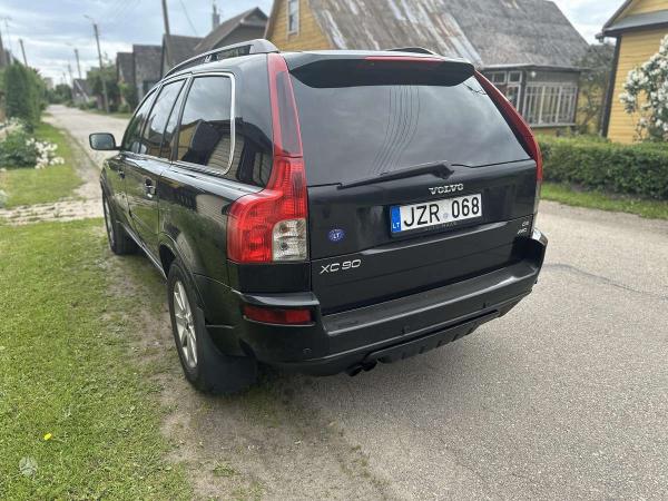 Black Volvo XC90 2004 in Rokiskis, with an engine capacity of 2.40 L and mileage of 327 thousand km for 2800 €, photo 6 on AUTOMOTO.COM.LV