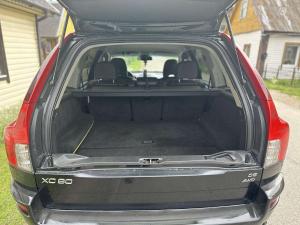Black Volvo XC90 2004 in Rokiskis, with an engine capacity of 2.40 L and mileage of 327 thousand km for 2800 €, photo 10 on AUTOMOTO.COM.LV