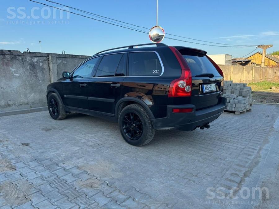 Black Volvo XC90 2004 in Riga, with an engine capacity of 2.40 L and mileage of 279 thousand km for 4000 €, photo 4 on AUTOMOTO.COM.LV