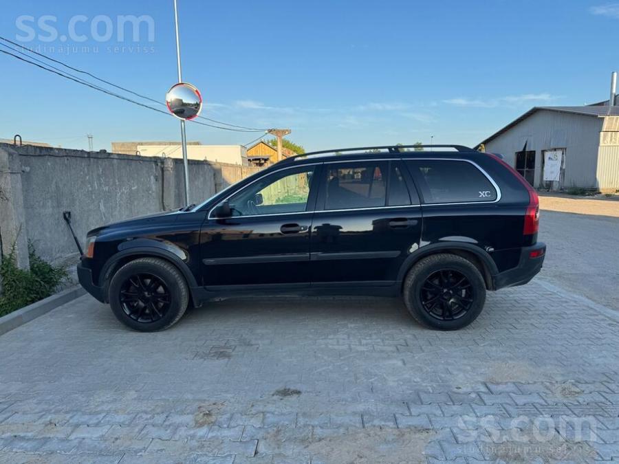 Black Volvo XC90 2004 in Riga, with an engine capacity of 2.40 L and mileage of 279 thousand km for 4000 €, photo 6 on AUTOMOTO.COM.LV