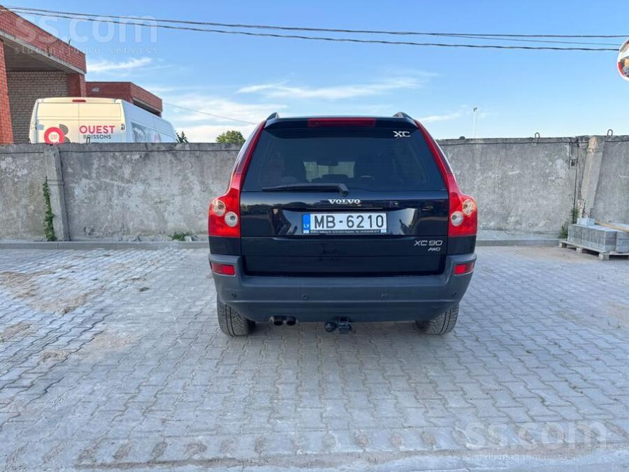 Black Volvo XC90 2004 in Riga, with an engine capacity of 2.40 L and mileage of 279 thousand km for 4000 €, photo 7 on AUTOMOTO.COM.LV