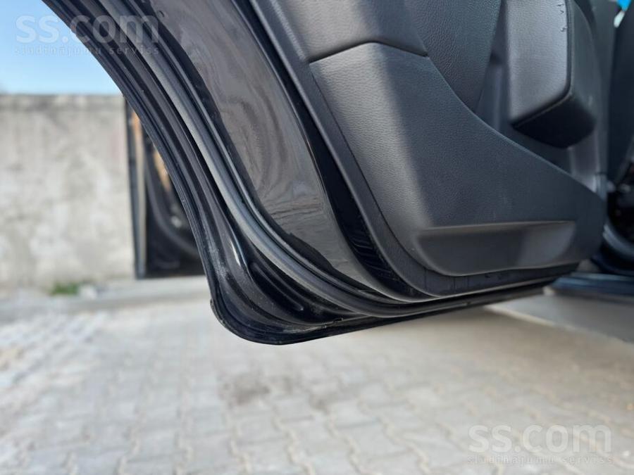 Black Volvo XC90 2004 in Riga, with an engine capacity of 2.40 L and mileage of 279 thousand km for 4000 €, photo 14 on AUTOMOTO.COM.LV