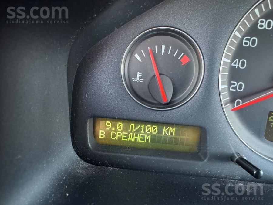Black Volvo XC90 2004 in Riga, with an engine capacity of 2.40 L and mileage of 279 thousand km for 4000 €, photo 16 on AUTOMOTO.COM.LV