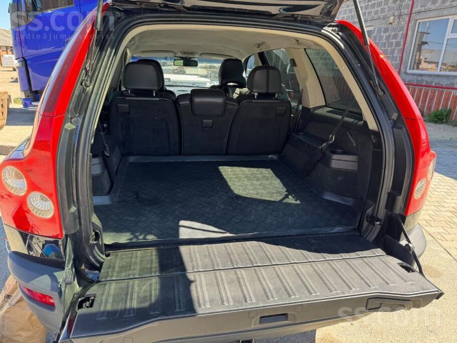 Black Volvo XC90 2004 in Riga, with an engine capacity of 2.40 L and mileage of 279 thousand km for 4000 €, photo 20 on AUTOMOTO.COM.LV