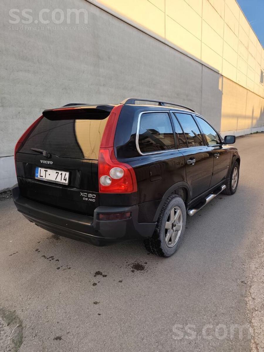 Black Volvo XC90 2004 in Riga, with an engine capacity of 2.40 L and mileage of 600 thousand km for 2300 €, photo 4 on AUTOMOTO.COM.LV
