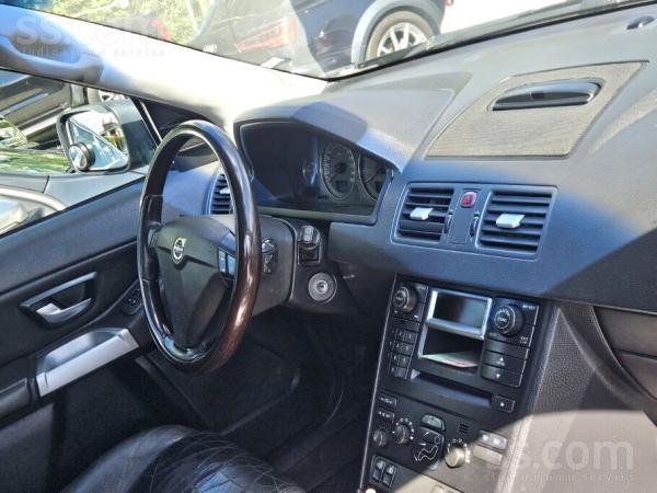 Melns Volvo XC90 2004 Jelgava, ar dzinēja tilpumu 2.40 L un nobraukumu 298 tūkst. km par 3300 €, foto 8 vietnē AUTOMOTO.COM.LV