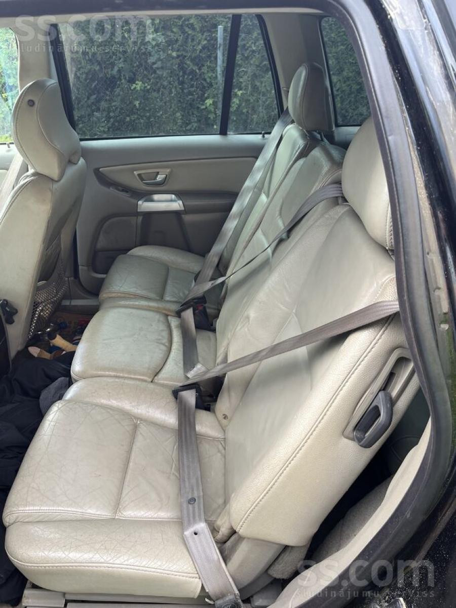 Melns Volvo XC90 2004 Rēzekne, ar dzinēja tilpumu 2.40 L un nobraukumu 445 tūkst. km par 1400 €, foto 9 vietnē AUTOMOTO.COM.LV