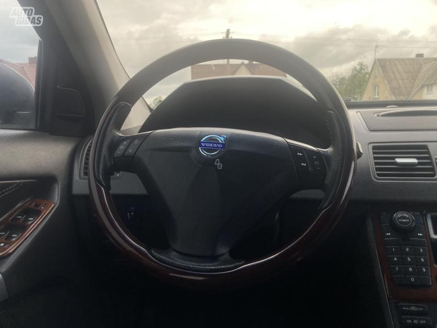 Melns Volvo XC90 2004 Marijampole, ar dzinēja tilpumu 2.40 L un nobraukumu 280 tūkst. km par 3899 €, foto 22 vietnē AUTOMOTO.COM.LV