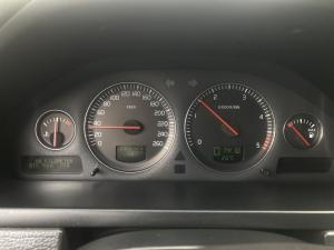 Melns Volvo XC90 2004 Marijampole, ar dzinēja tilpumu 2.40 L un nobraukumu 280 tūkst. km par 3899 €, foto 37 vietnē AUTOMOTO.COM.LV