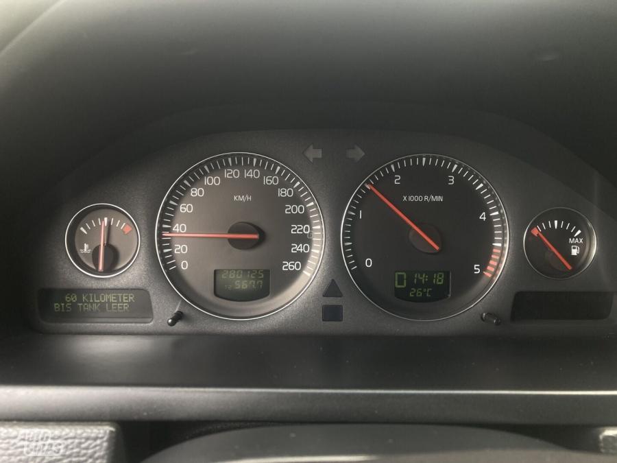 Melns Volvo XC90 2004 Marijampole, ar dzinēja tilpumu 2.40 L un nobraukumu 280 tūkst. km par 3899 €, foto 37 vietnē AUTOMOTO.COM.LV