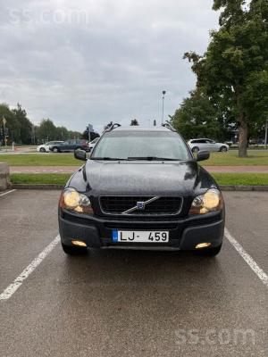 Black Volvo XC90 2004 in Jelgava, with an engine capacity of 2.40 L and mileage of 360 thousand km for 3100 €, photo 3 on AUTOMOTO.COM.LV
