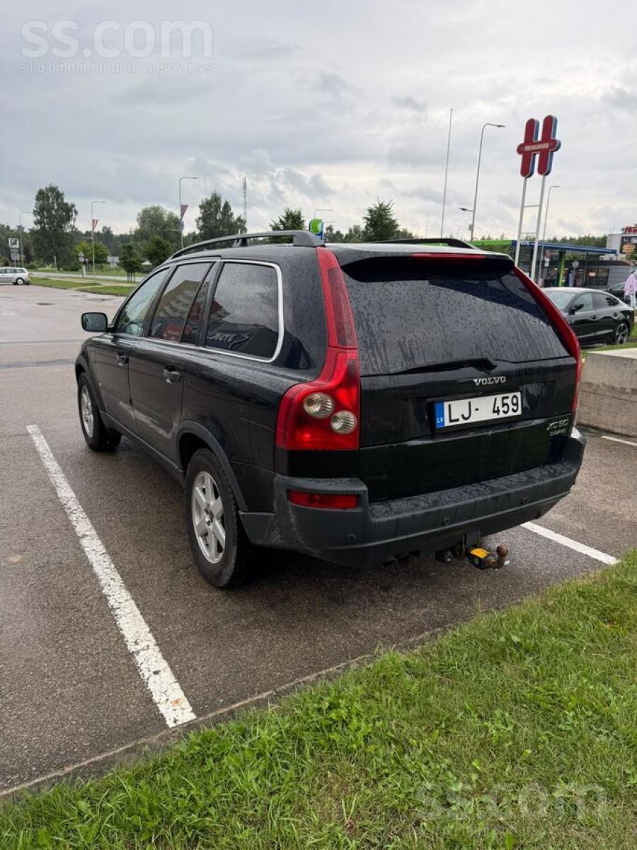 Black Volvo XC90 2004 in Jelgava, with an engine capacity of 2.40 L and mileage of 360 thousand km for 3100 €, photo 5 on AUTOMOTO.COM.LV
