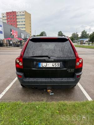 Black Volvo XC90 2004 in Jelgava, with an engine capacity of 2.40 L and mileage of 360 thousand km for 3100 €, photo 6 on AUTOMOTO.COM.LV