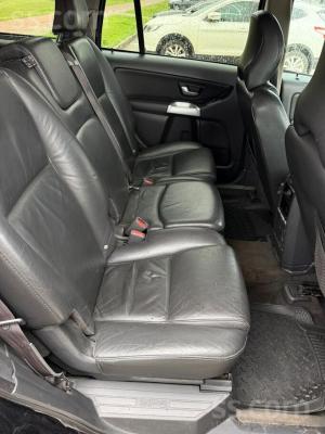Black Volvo XC90 2004 in Jelgava, with an engine capacity of 2.40 L and mileage of 360 thousand km for 3100 €, photo 9 on AUTOMOTO.COM.LV