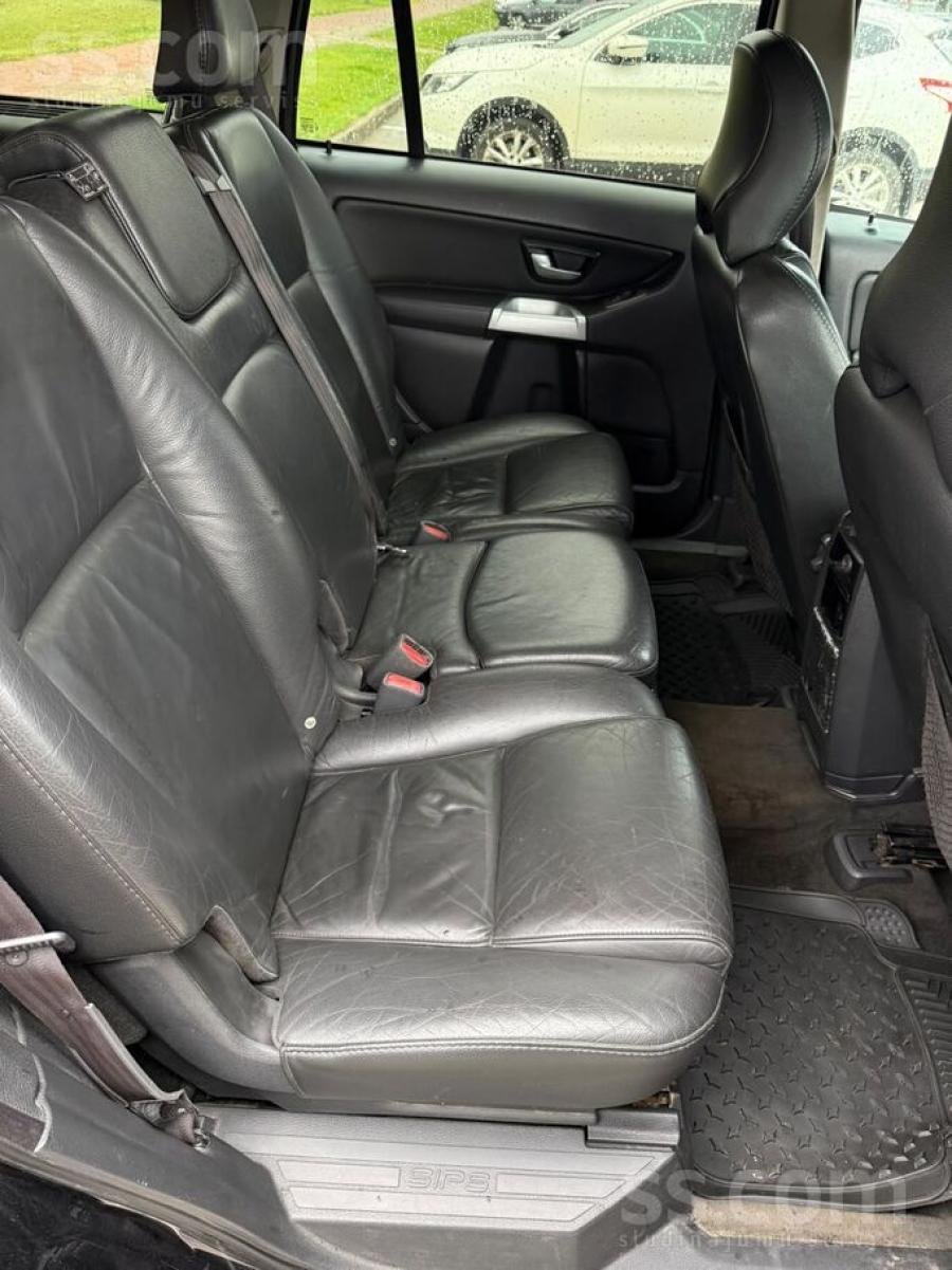 Black Volvo XC90 2004 in Jelgava, with an engine capacity of 2.40 L and mileage of 360 thousand km for 3100 €, photo 9 on AUTOMOTO.COM.LV