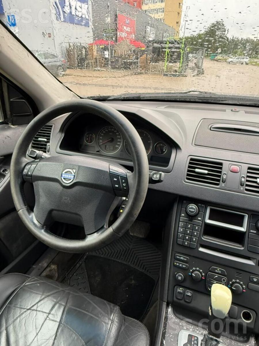 Black Volvo XC90 2004 in Jelgava, with an engine capacity of 2.40 L and mileage of 360 thousand km for 3100 €, photo 11 on AUTOMOTO.COM.LV