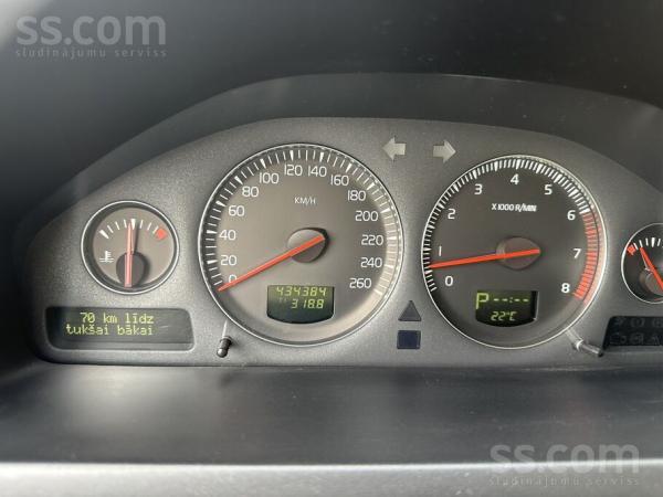 Black Volvo XC90 2004 in Riga, with an engine capacity of 2.50 L and mileage of 434 thousand km for 3600 €, photo 7 on AUTOMOTO.COM.LV