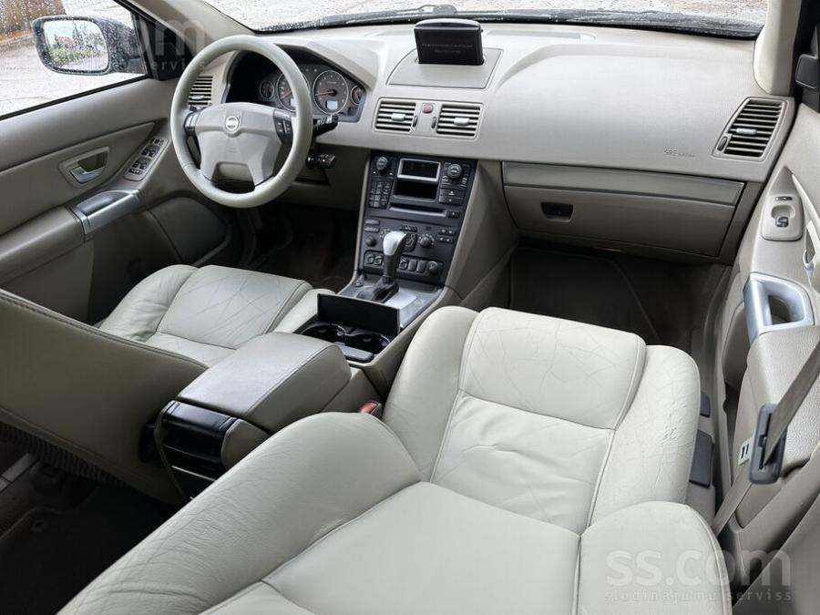 Melns Volvo XC90 2004 Rīga, ar dzinēja tilpumu 2.50 L un nobraukumu 434 tūkst. km par 3600 €, foto 17 vietnē AUTOMOTO.COM.LV
