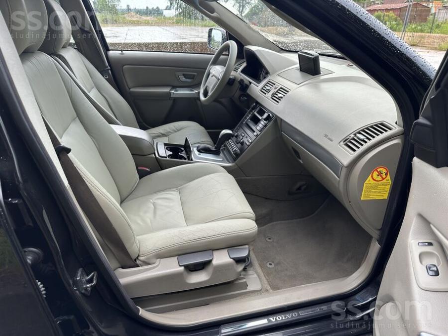 Melns Volvo XC90 2004 Rīga, ar dzinēja tilpumu 2.50 L un nobraukumu 434 tūkst. km par 3600 €, foto 19 vietnē AUTOMOTO.COM.LV
