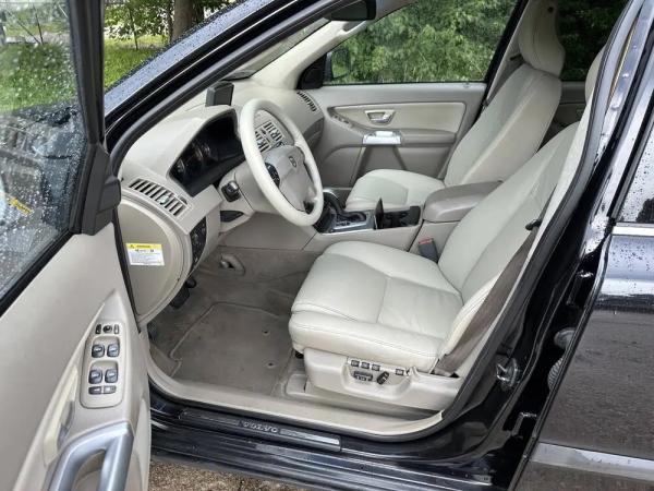 Melns Volvo XC90 2004 Rīga, ar dzinēja tilpumu 2.50 L un nobraukumu 434 tūkst. km par 3600 €, foto 8 vietnē AUTOMOTO.COM.LV